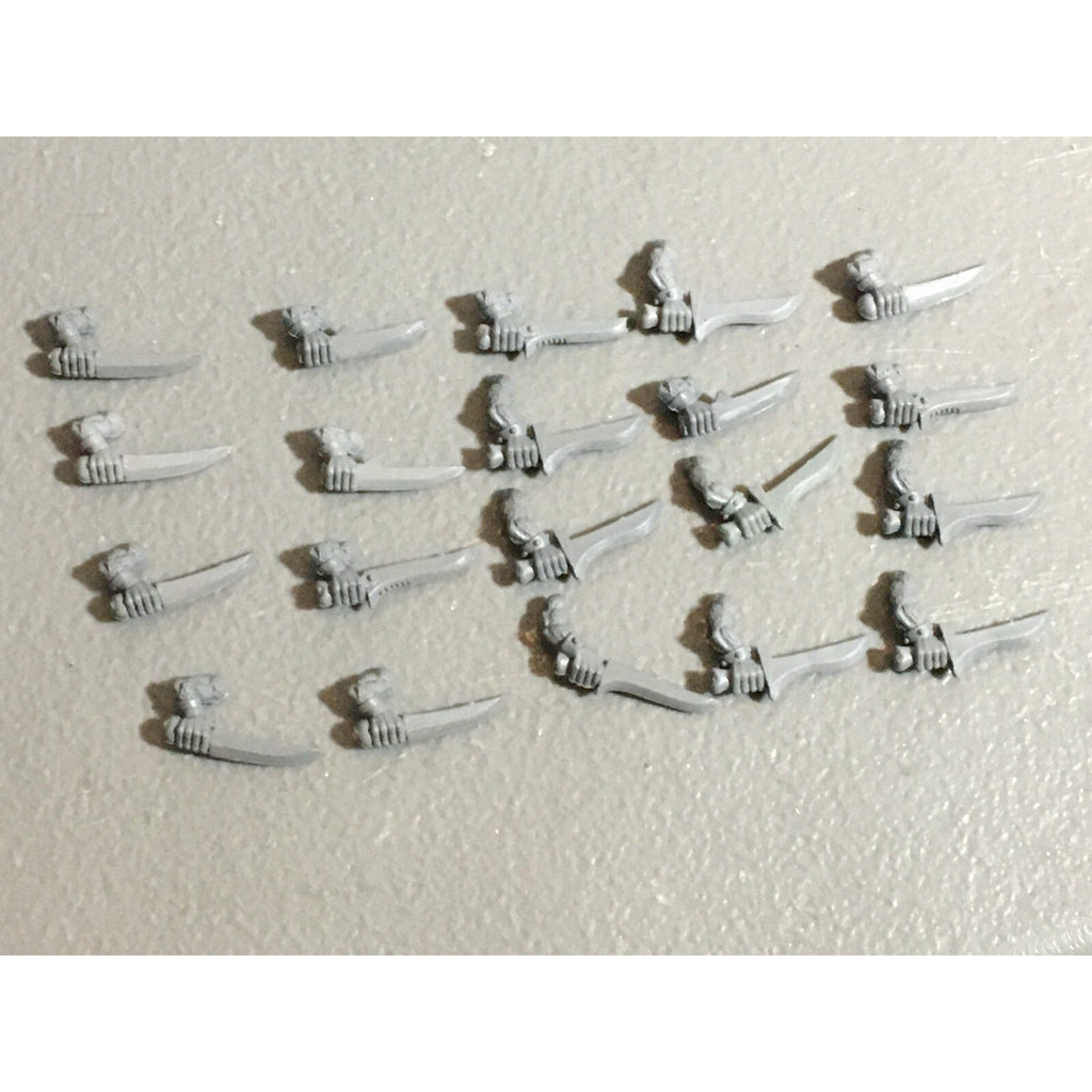 A22297 WARHAMMER FANTASY SKAVEN BITS LOT SWORD ARMS GAMES WORKSHOP GW ...